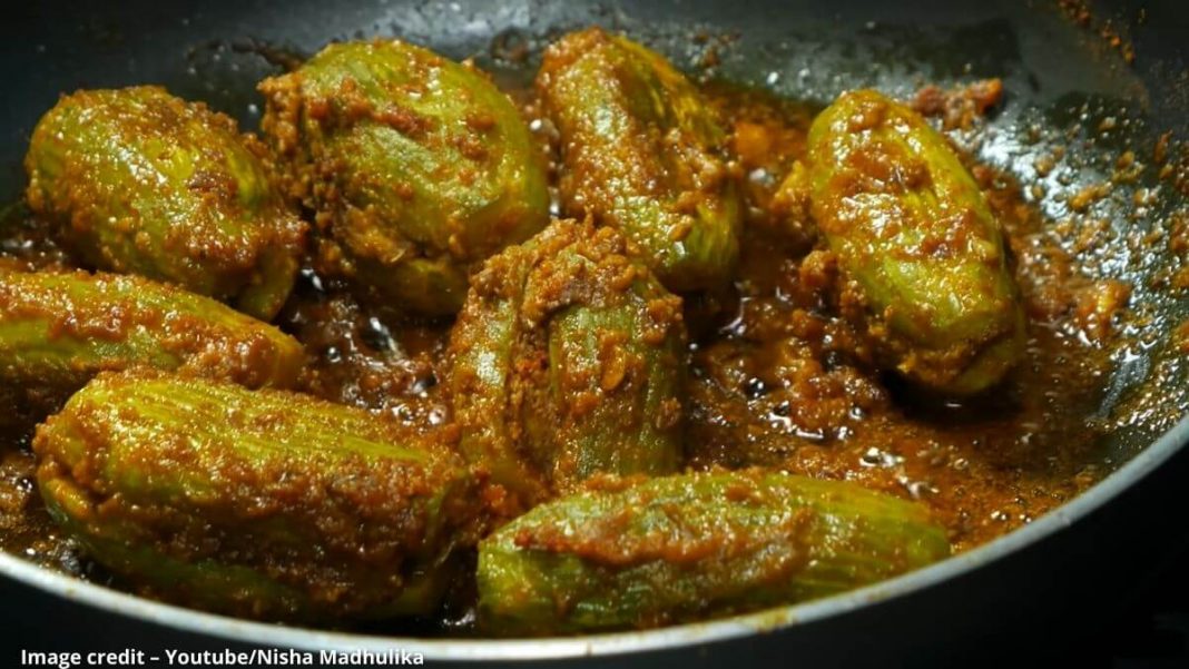 ભરેલા પરવળ નું શાક બનાવવાની રીત | bharela parval nu shaak recipe in ...