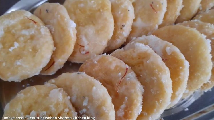 મીઠી મઠરી બનાવવાની રીત | meethi mathri banavani rit | meethi mathri ...