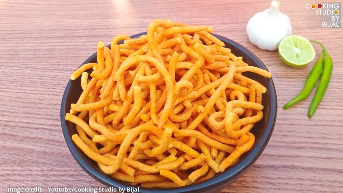 લસણ બટાકા ના ગાંઠિયા બનાવવાની રીત | lasan bataka na gathiya banavani rit