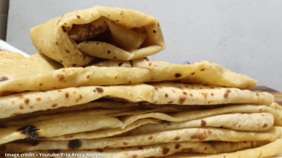 Tava par rumali roti banavani rit | તવા પર રૂમાલી રોટી બનાવવાની રીત ...